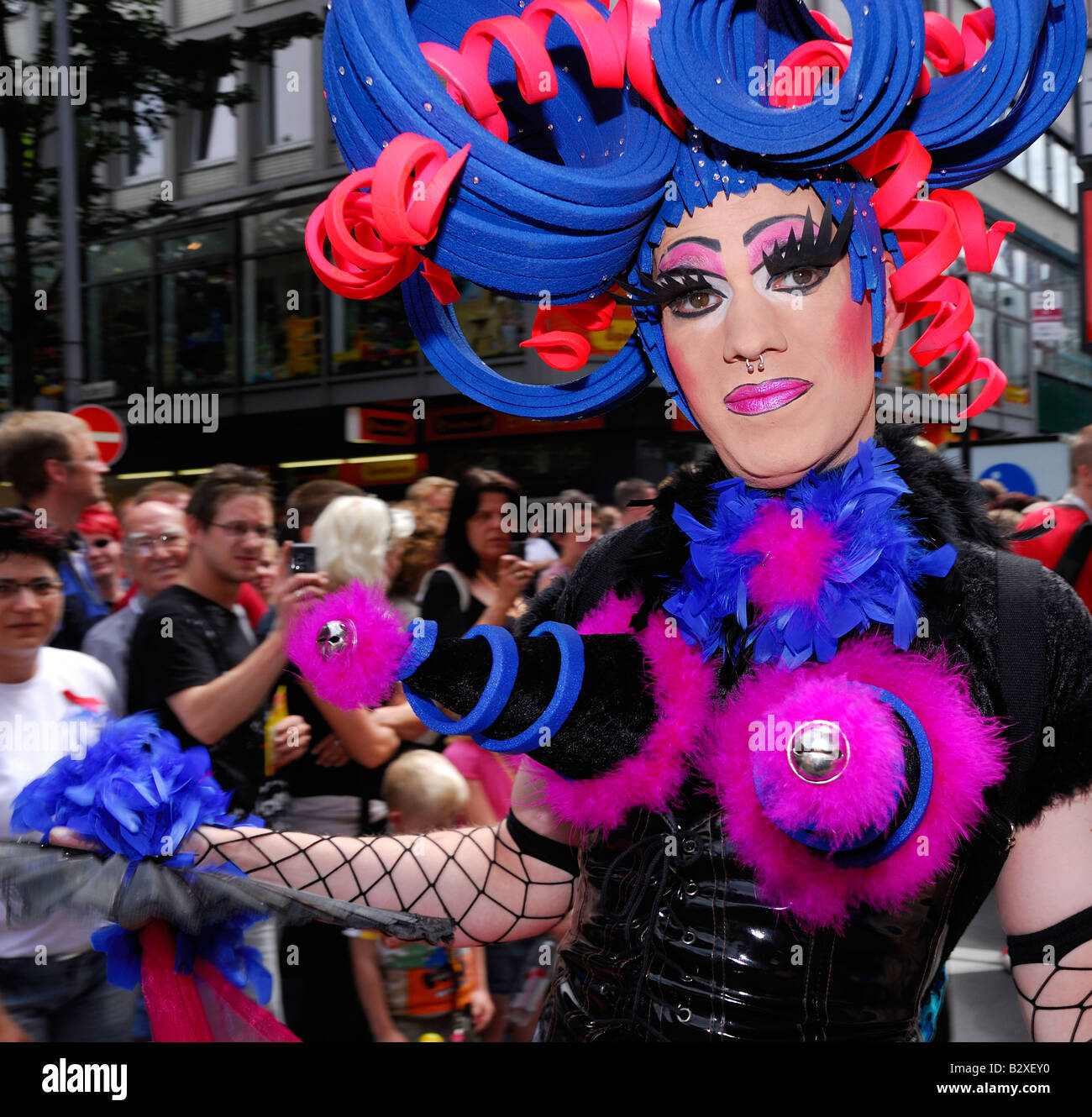 Gay parade cologne -Fotos und -Bildmaterial in hoher Auflösung – Alamy