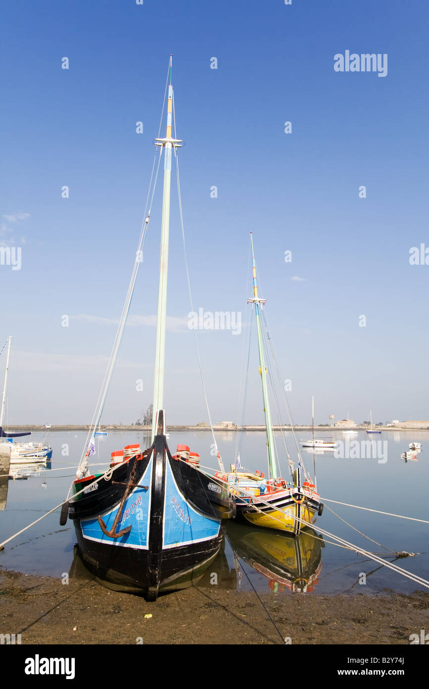 Schließlich geben Sie Boot "Amoroso" (links) und Bote-de-Fragata "Baia ...