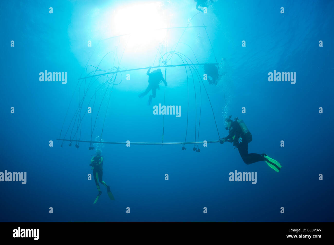 Taucher Dekomprimieren mit Sauerstoff nach tiefen Wreckdive bei ...