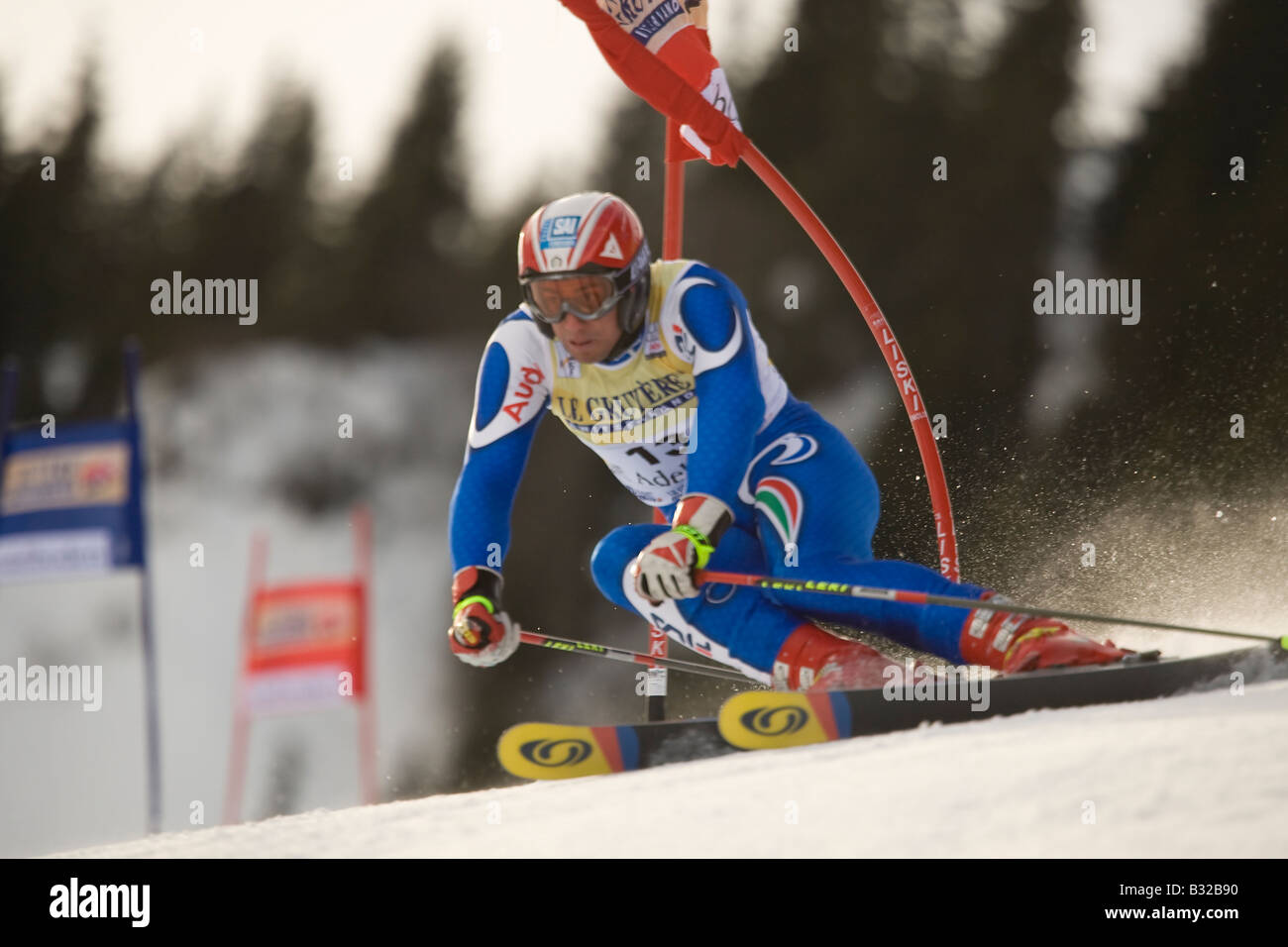 Ski Slalom Gates Stockfotos und -bilder Kaufen - Alamy