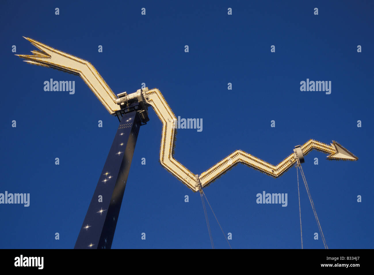 Blitzsymbol Pfeil nach unten gehen Stockfotografie - Alamy