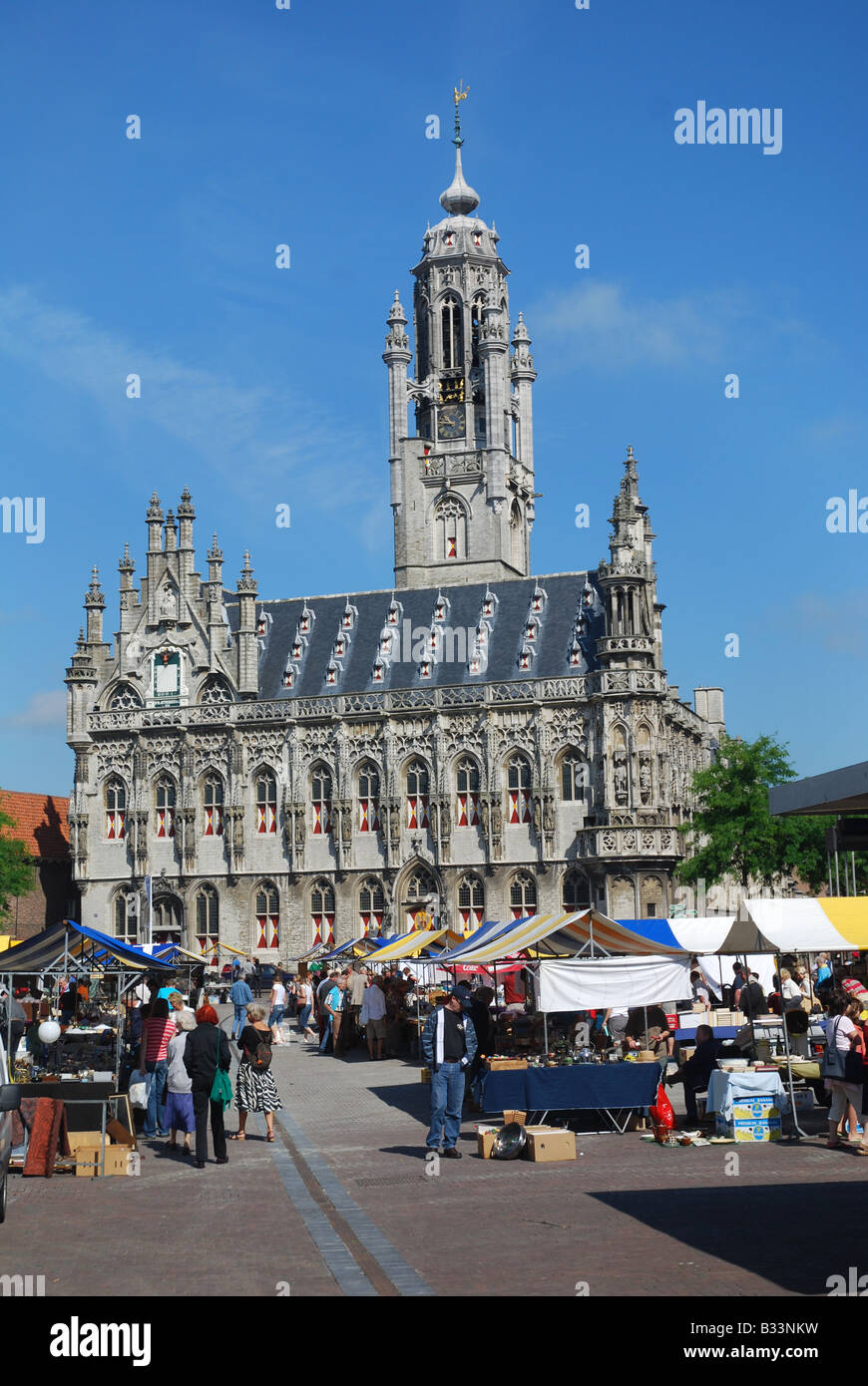 Rathaus und Markt Platz Middelburg Zeeland Niederlande Stockfotografie ...