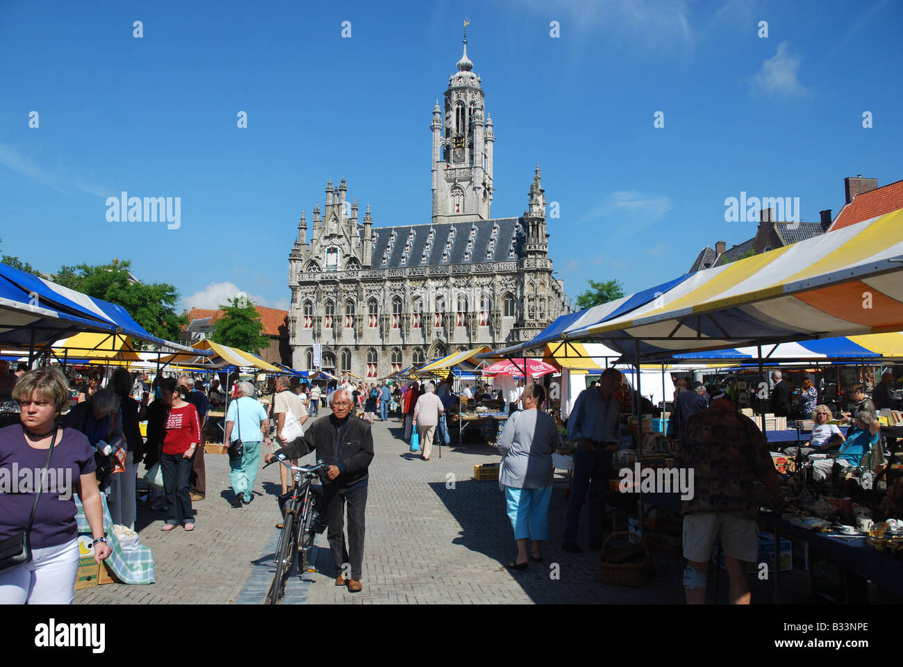 Rathaus und Markt Platz Middelburg Zeeland Niederlande Stockfotografie ...