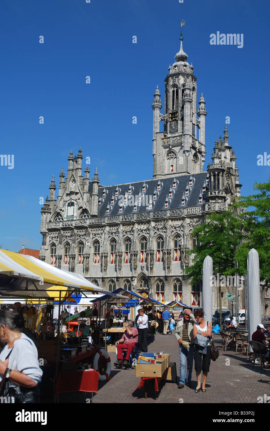 Rathaus und Markt Platz Middelburg Zeeland Niederlande Stockfotografie ...