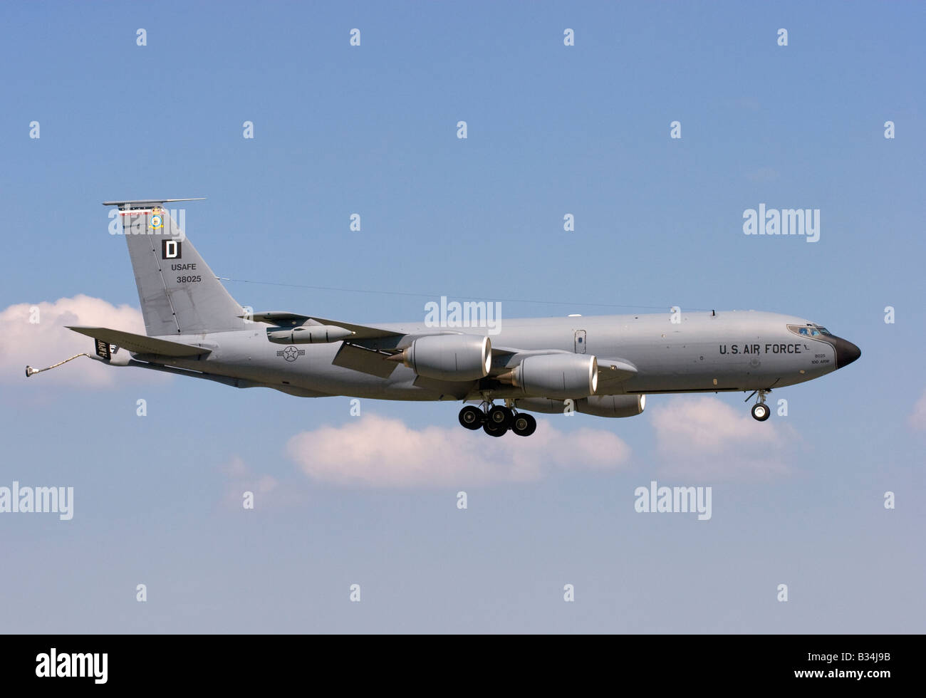 USAF Boeing KC-135R Stratotanker landet auf dem RAF Mildenhall Stockfotografie - Alamy