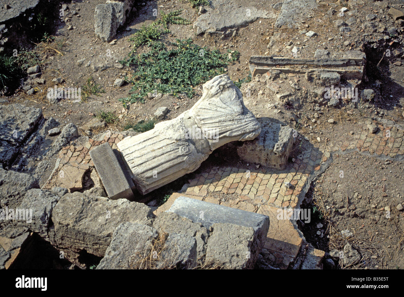 Eine zerbrochene Statue des griechischen Soldat und Staatsmann mag in ...