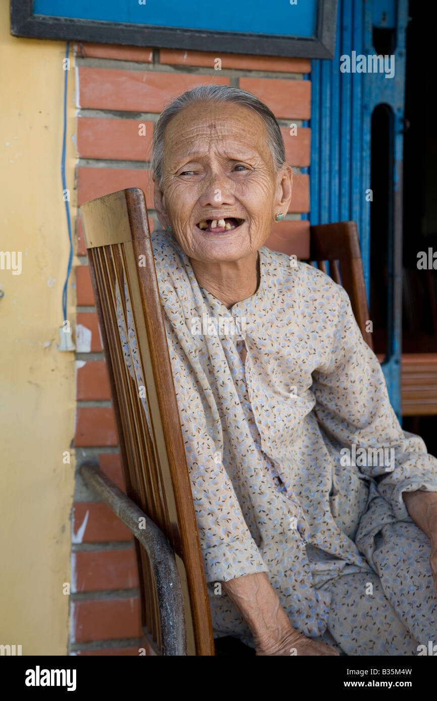 Toothless Lady Stockfotos und -bilder Kaufen - Alamy