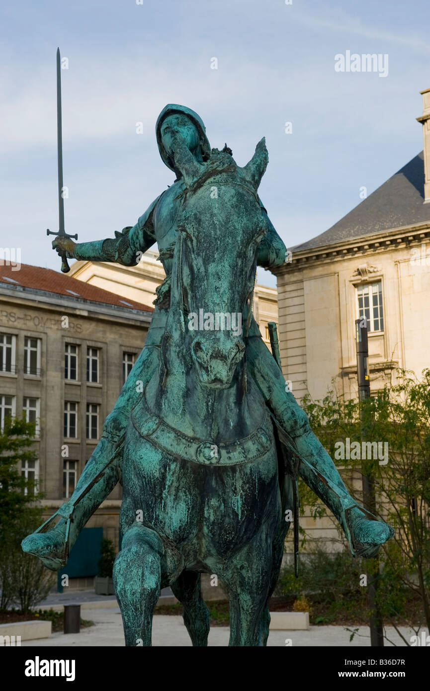 Joan der bogenstatue reims -Fotos und -Bildmaterial in hoher Auflösung – Alamy