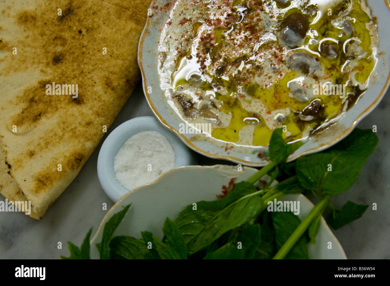 Foul traditionelle Speisen in einem Shop in den Souk in der Altstadt ...