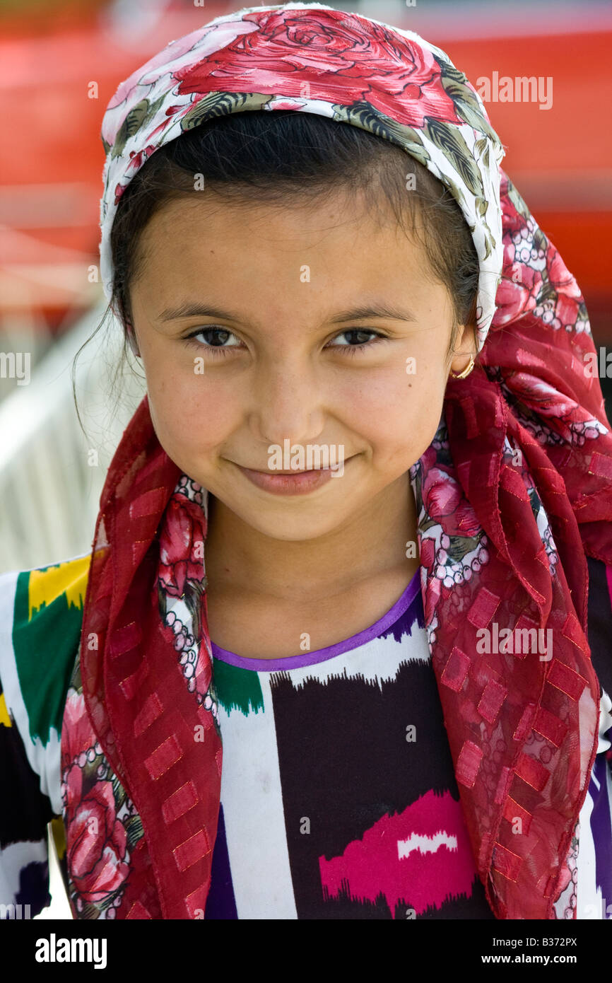 Uzbek child smiling -Fotos und -Bildmaterial in hoher Auflösung – Alamy