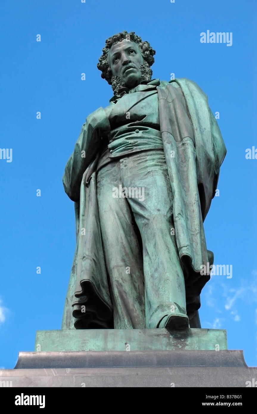 Statue dichter skulptur -Fotos und -Bildmaterial in hoher Auflösung – Alamy