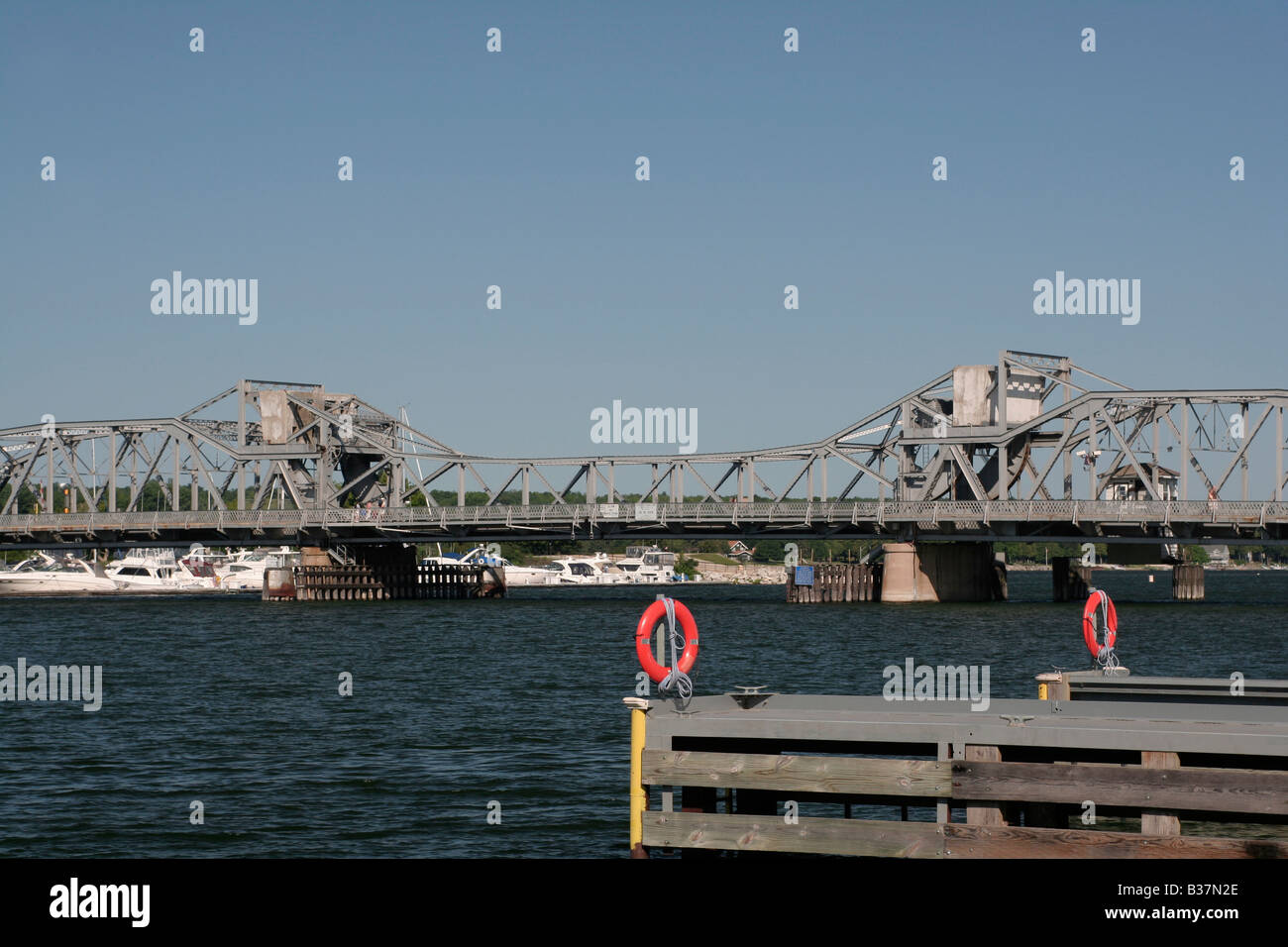 Iron ship door -Fotos und -Bildmaterial in hoher Auflösung – Alamy