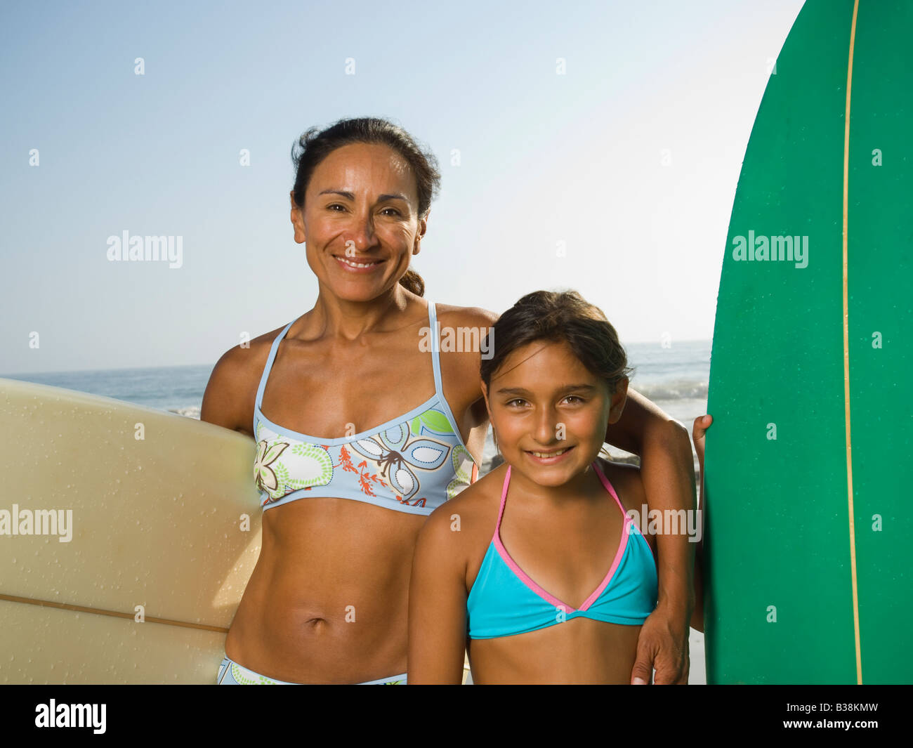 Mutter tochter bikini -Fotos und -Bildmaterial in hoher Auflösung – Alamy