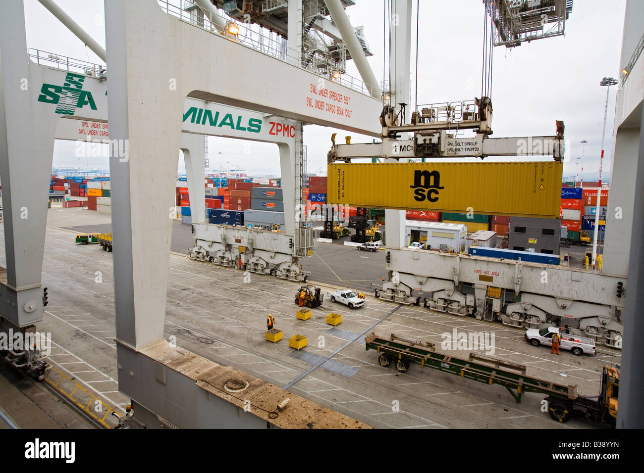 Lkw Container Beladen Stockfotos und -bilder Kaufen - Alamy
