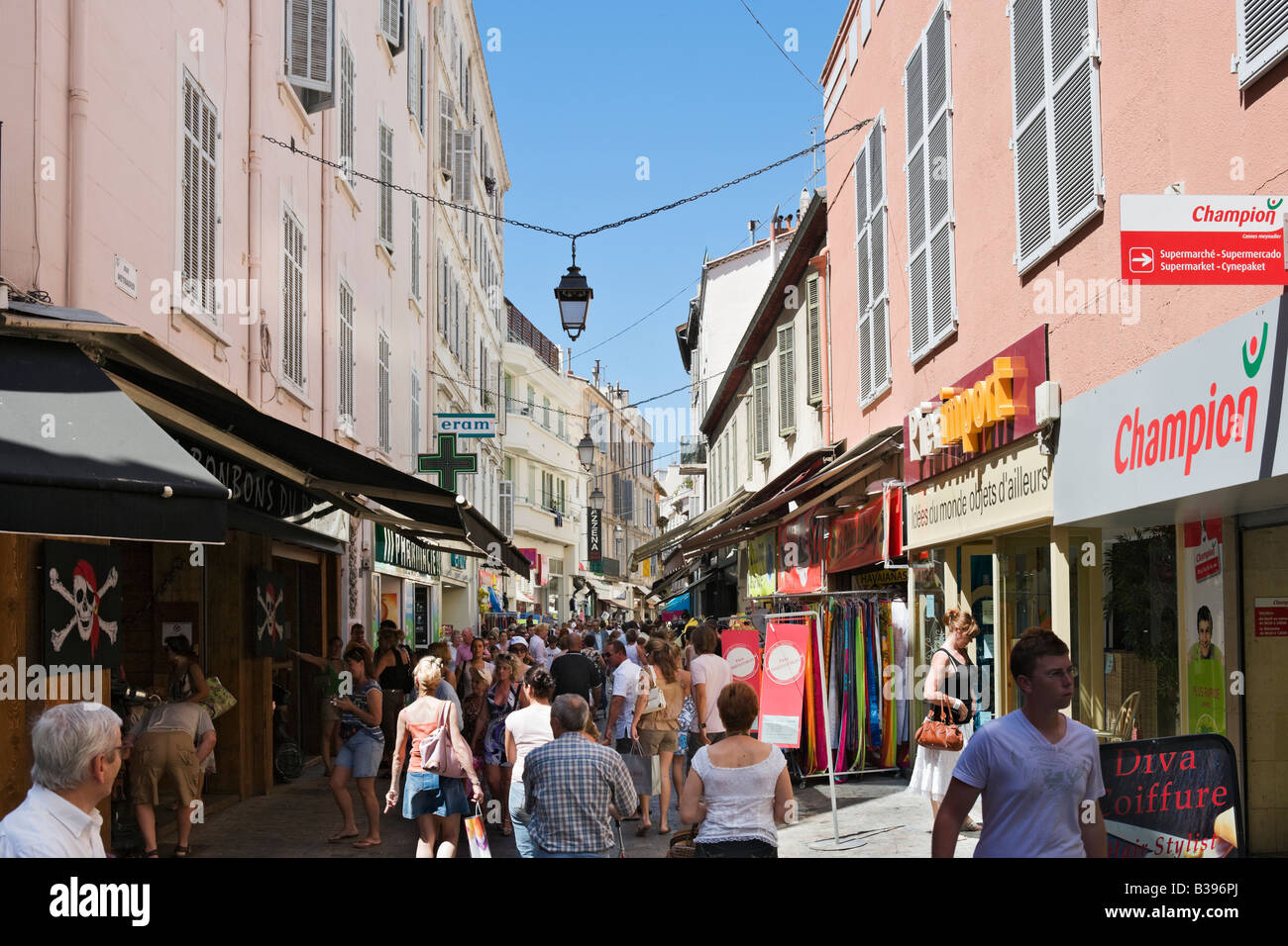 Geschäfte auf der Rue Meynadier {eine der wichtigsten shopping in der ...