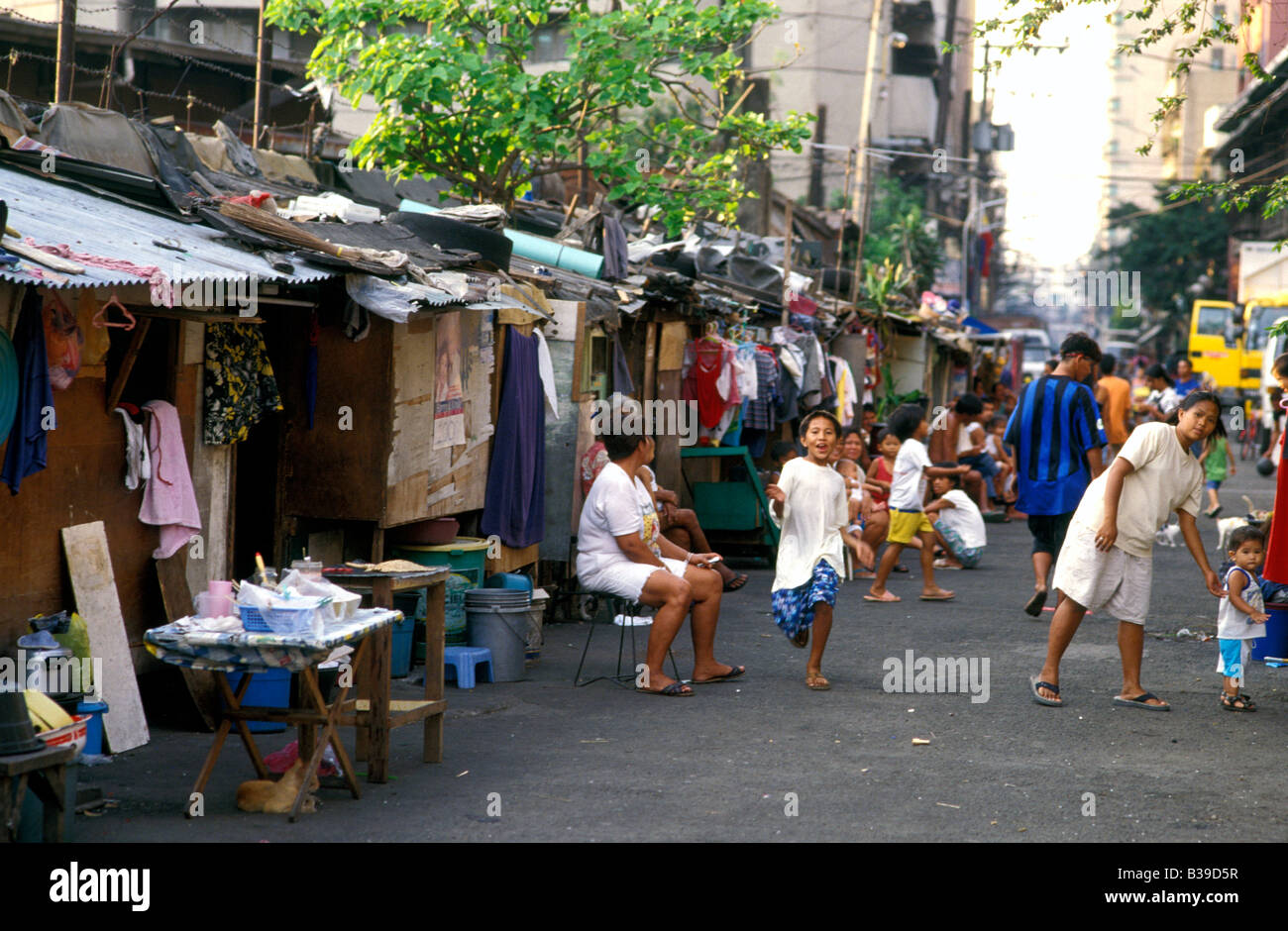 Slum housing manila philippines -Fotos und -Bildmaterial in hoher Auflösung - Seite 2 - Alamy