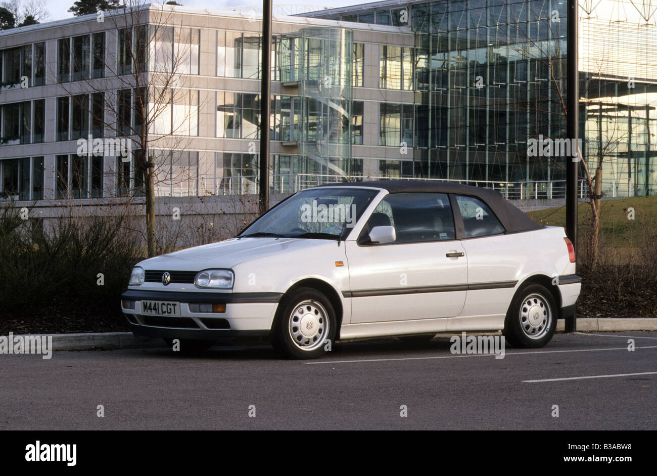 Cabrio volkswagen golf -Fotos und -Bildmaterial in hoher Auflösung – Alamy