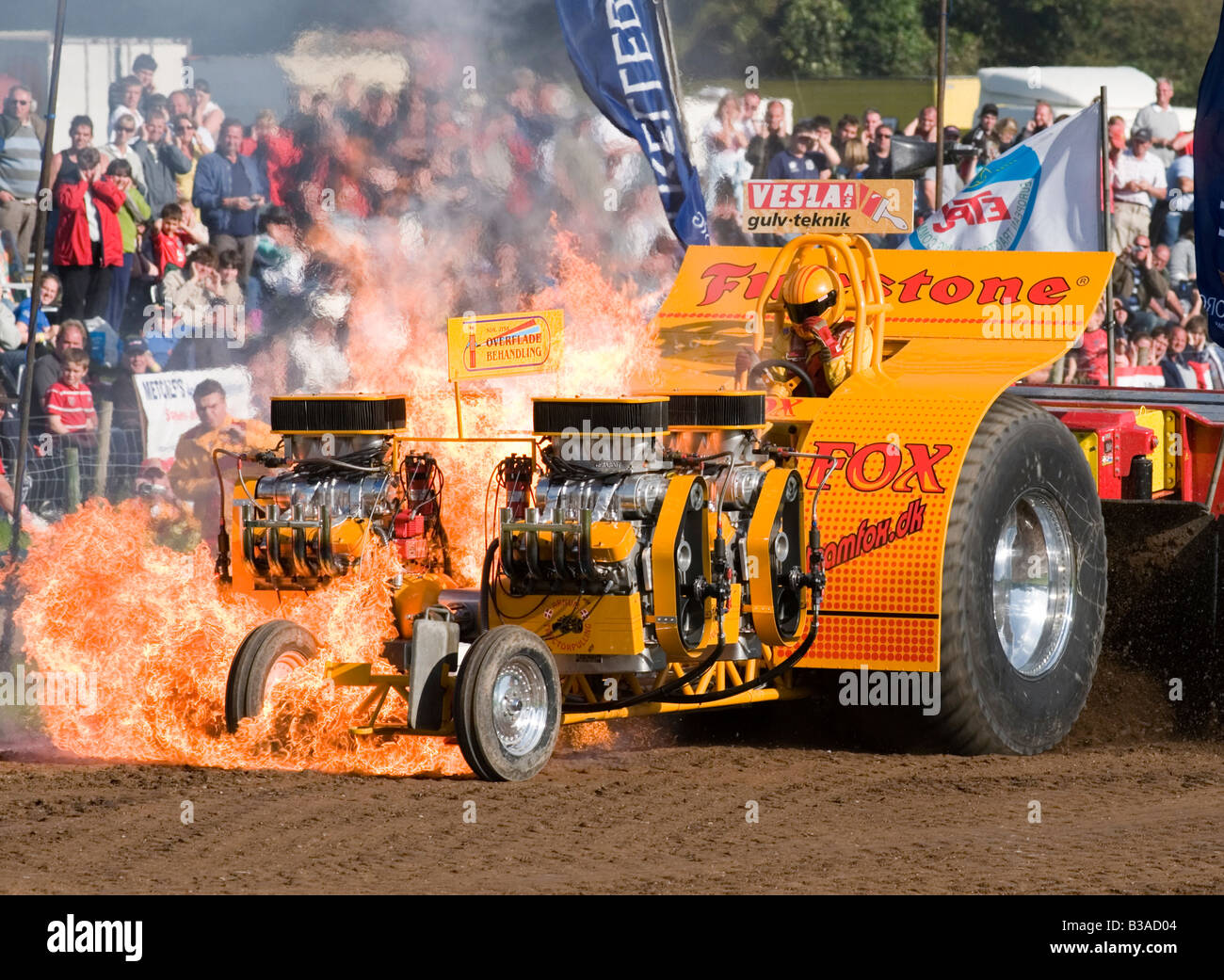 Tractor puller pulling pullers -Fotos und -Bildmaterial in hoher ...