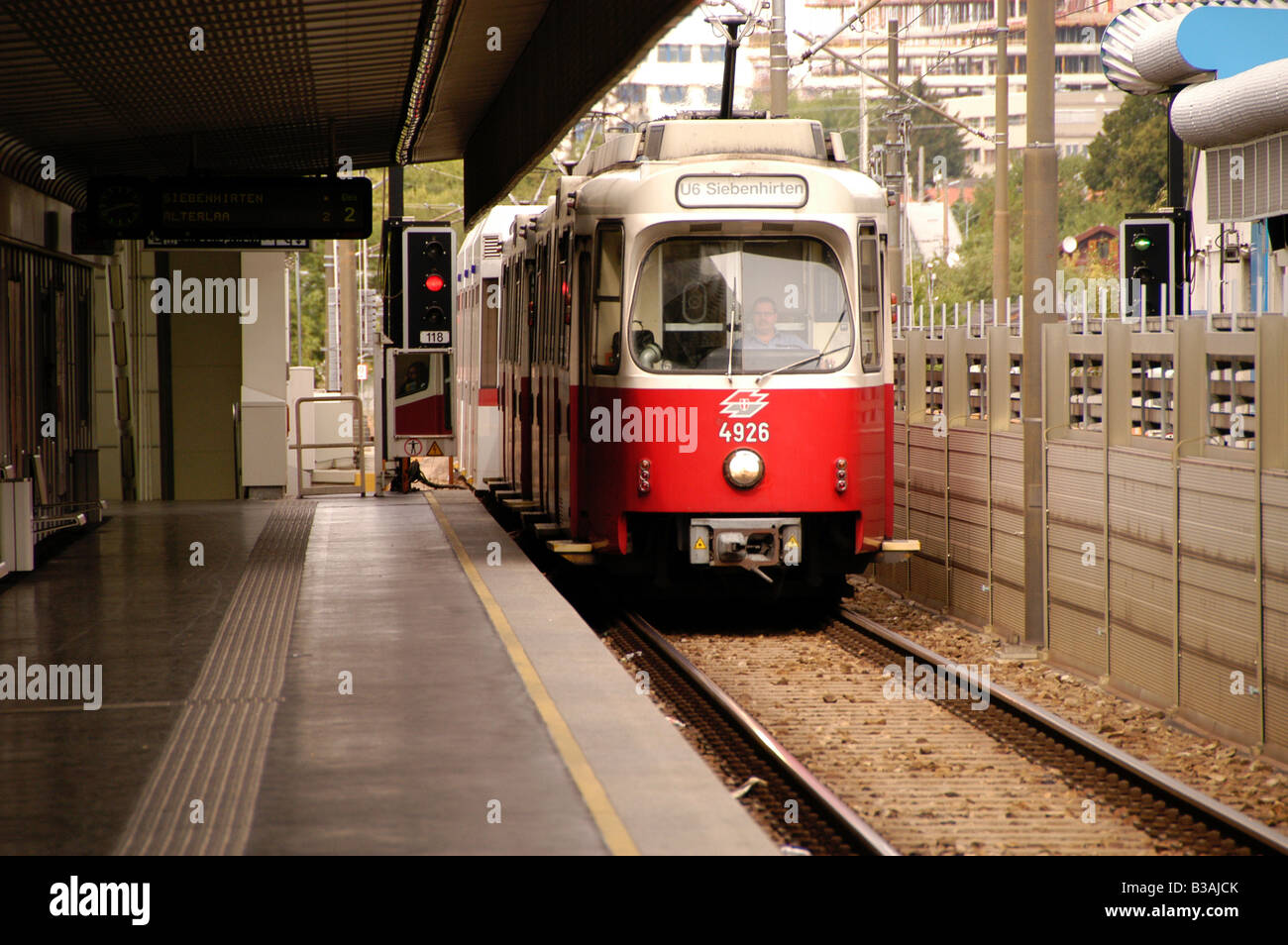 U bahn u6 -Fotos und -Bildmaterial in hoher Auflösung – Alamy
