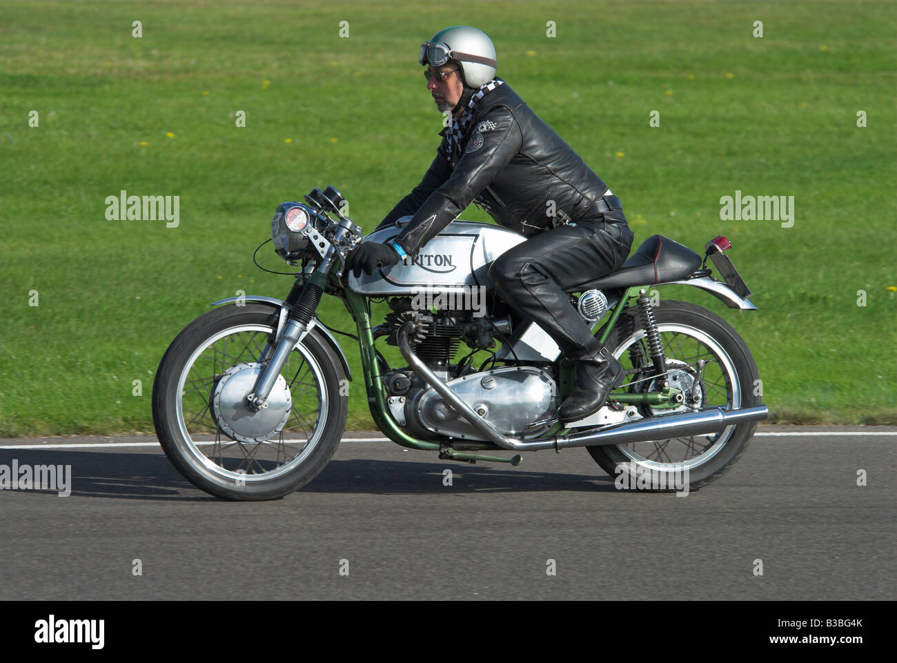 Triton café racer motorrad -Fotos und -Bildmaterial in hoher Auflösung ...