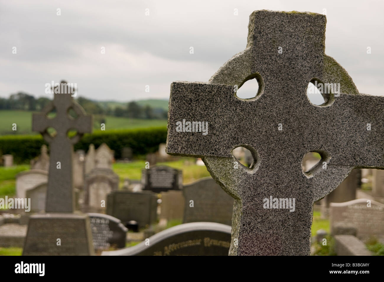 Kreuz friedhof friedhof grab -Fotos und -Bildmaterial in hoher Auflösung – Alamy