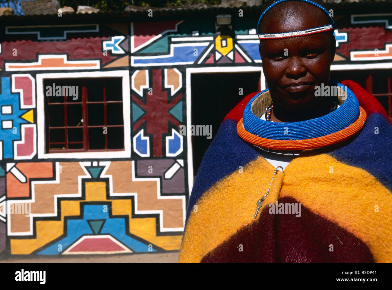 Ndebele kleidung -Fotos und -Bildmaterial in hoher Auflösung – Alamy