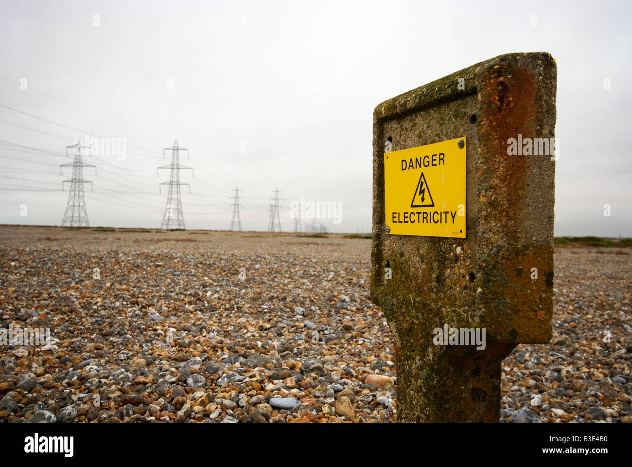 Pylons Electricity Sign Danger Stockfotos und -bilder Kaufen - Alamy