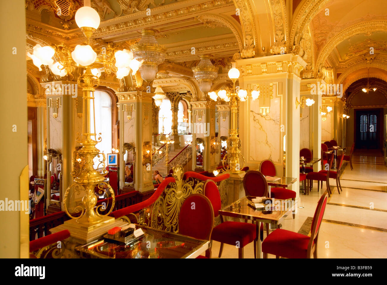 Café in budapest -Fotos und -Bildmaterial in hoher Auflösung – Alamy