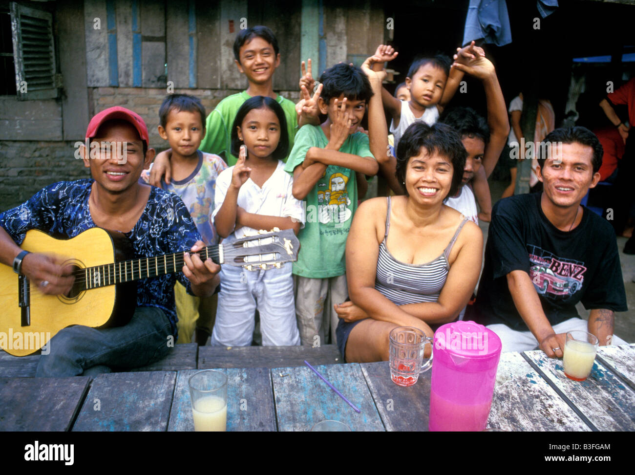 Menschen im Slum Gegend Medan Sumatra in Indonesien Stockfotografie - Alamy
