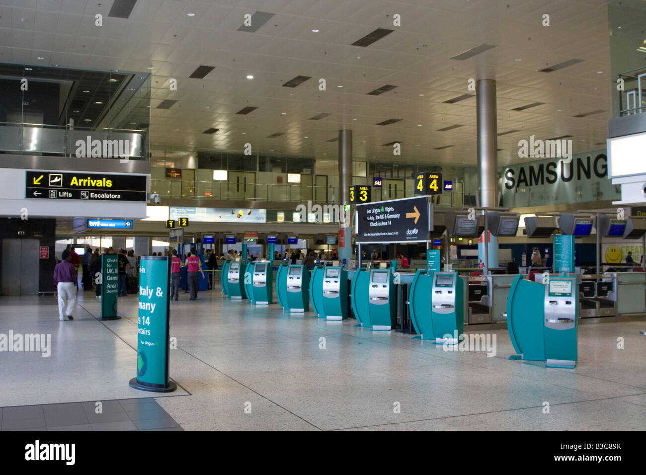Terminal 1 flughafen dublin -Fotos und -Bildmaterial in hoher Auflösung ...