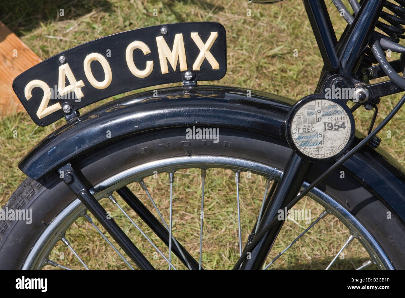 Nummernschild auf oldtimer motorrad -Fotos und -Bildmaterial in hoher ...