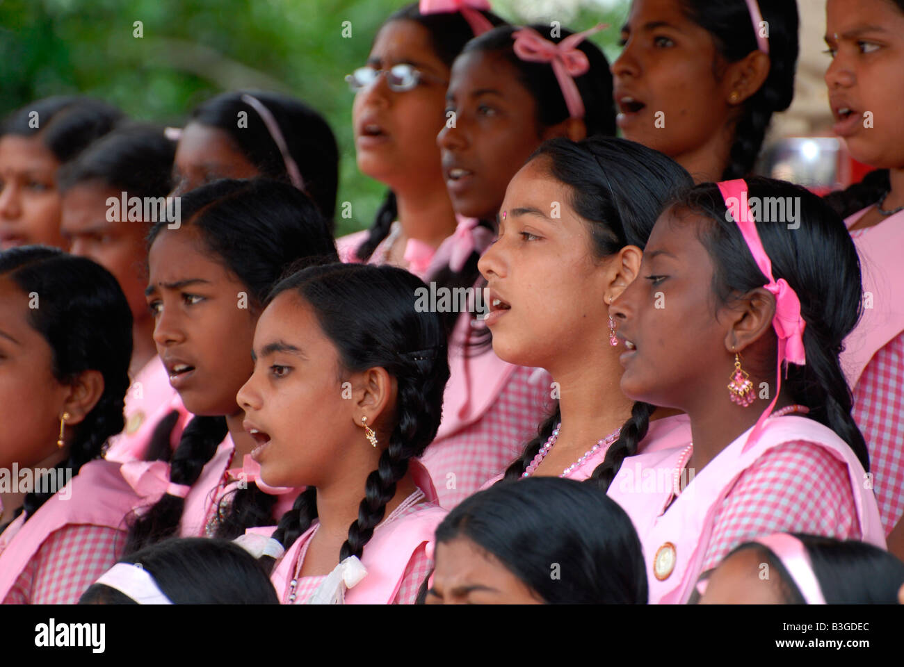 Singing girl india -Fotos und -Bildmaterial in hoher Auflösung – Alamy