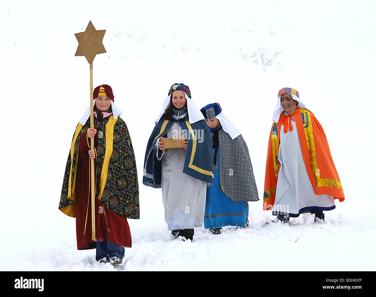 Carol singer Ausgeschnittene Stockfotos und -bilder - Alamy