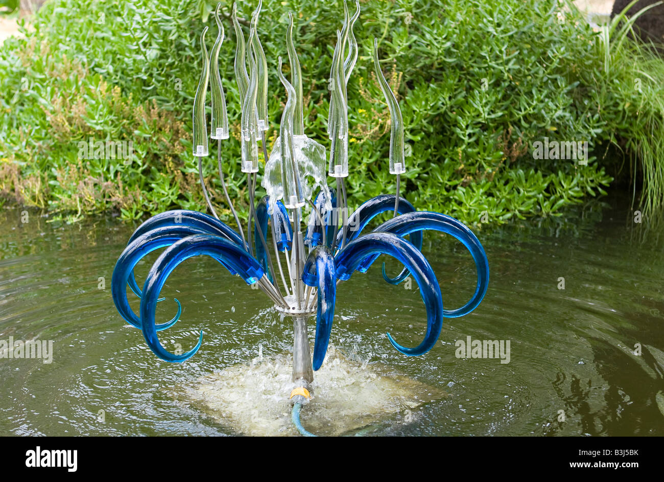 Glas wasserbrunnen -Fotos und -Bildmaterial in hoher Auflösung – Alamy