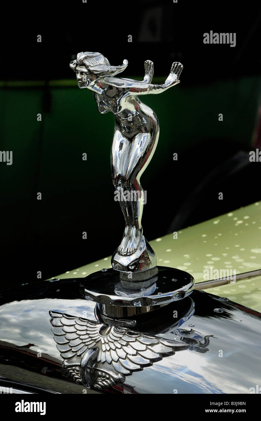 Car mascots -Fotos und -Bildmaterial in hoher Auflösung – Alamy