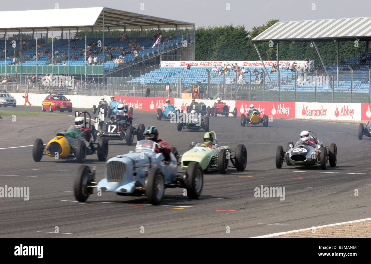 Klassische rennwagen -Fotos und -Bildmaterial in hoher Auflösung – Alamy