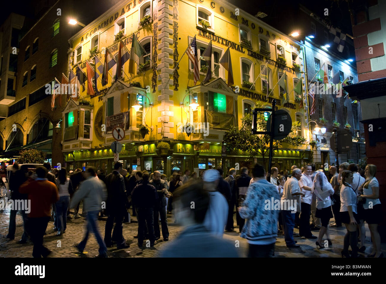 Das Oliver St. John Gogarty Pub in Dublins Temple Bar Viertel ...