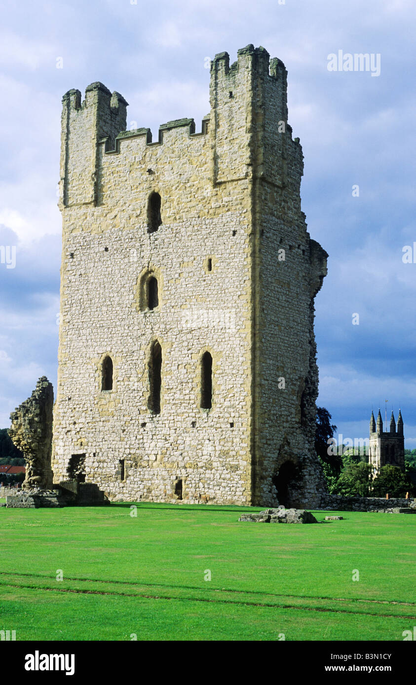 Helmsley Castle mittelalterlicher Bergfried Turm Yorkshire England UK ...