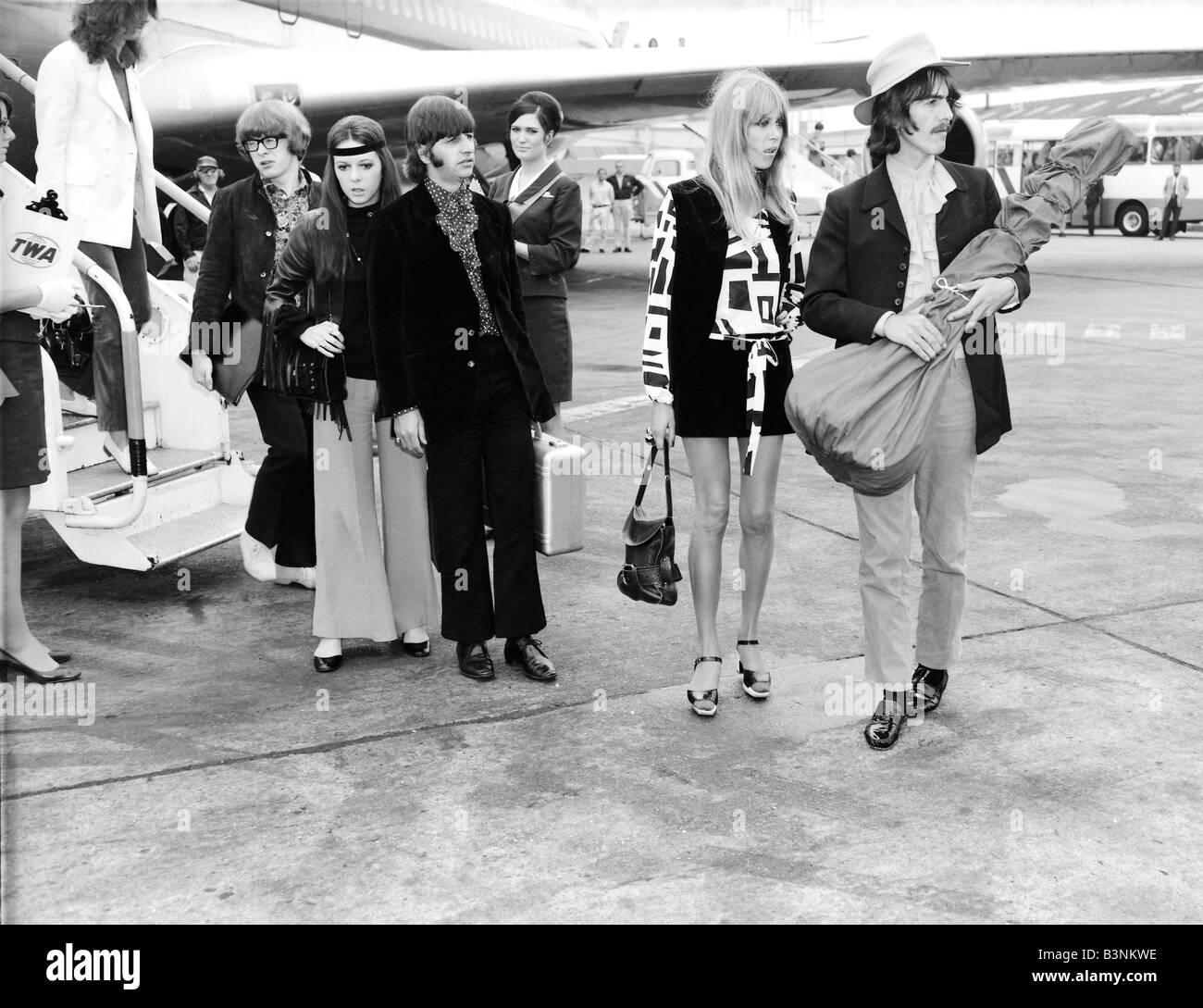 Beatles-Dateien 1968 George Harrison mit Frau Patti Boyd Ringo Starr ...