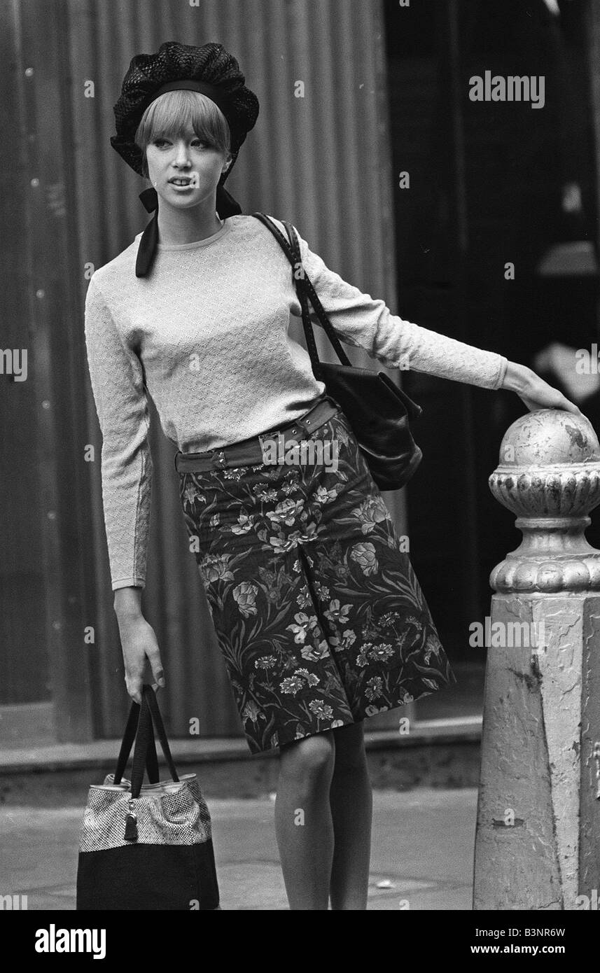 Patti Boyd Modell tragen Baskenmütze Stil Kopfbedeckungen 1964 ...
