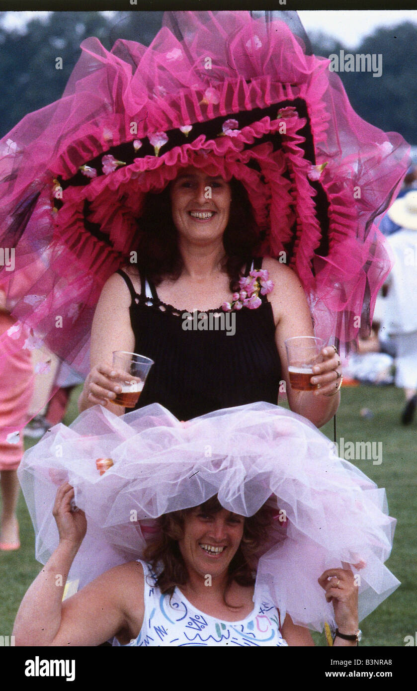 Hut Mode Elizabeth Bennet und Kathy Smith Juni 1986 in Royal AScot mit ...