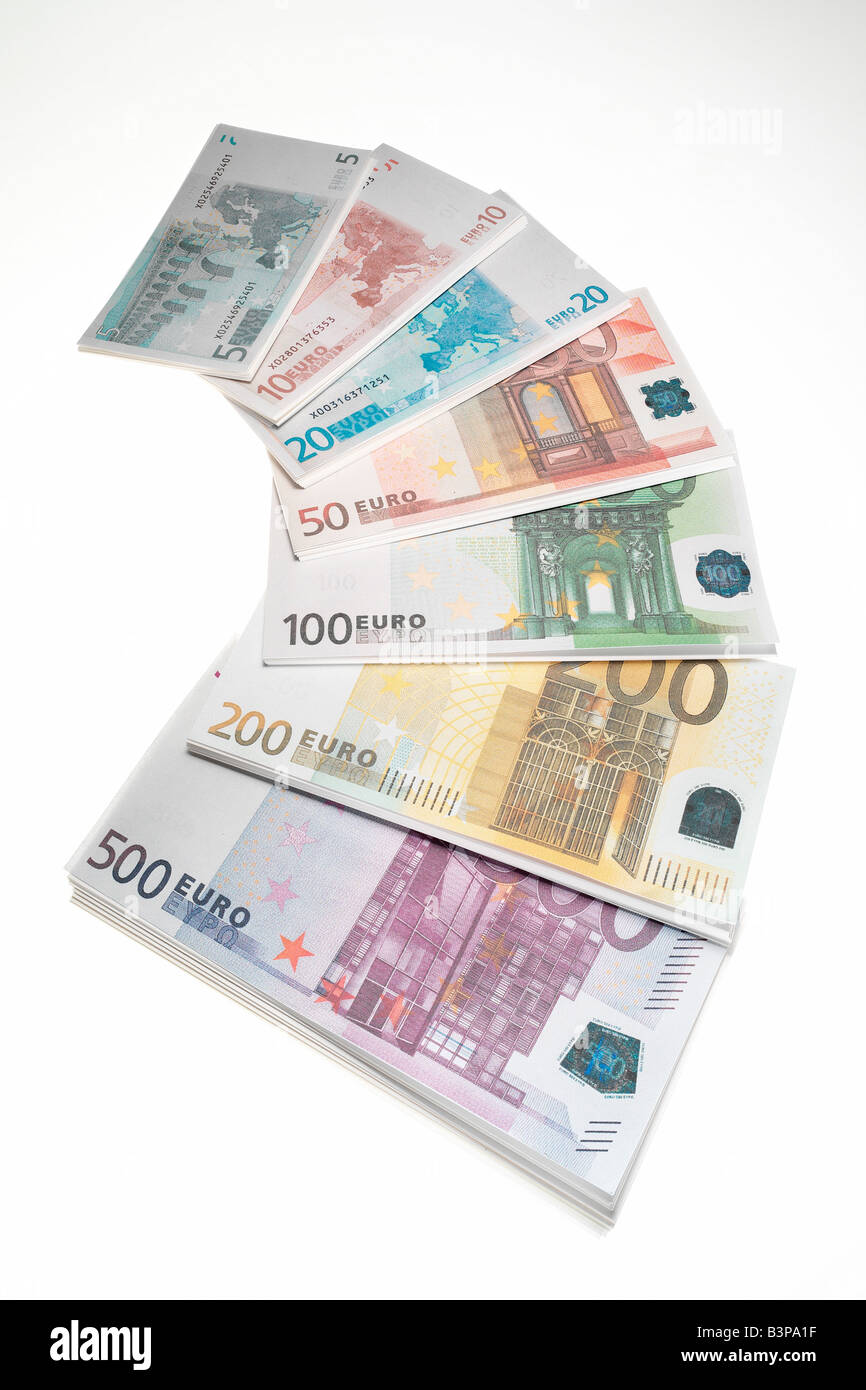 Fünfhundert euro euro banknoten ausgeschnitten -Fotos und -Bildmaterial ...