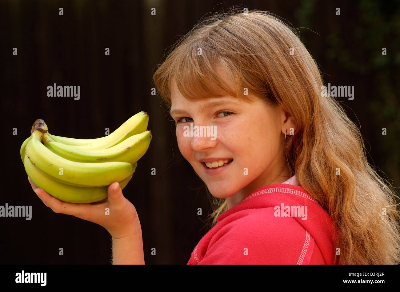 Junge bananen -Fotos und -Bildmaterial in hoher Auflösung – Alamy