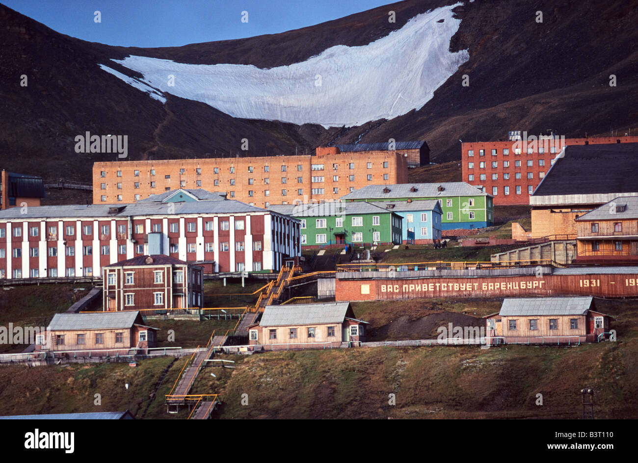 Barentsburg auf Spitzbergen ein russischer Kohle-Bergbau-Dorf Stockfotografie - Alamy