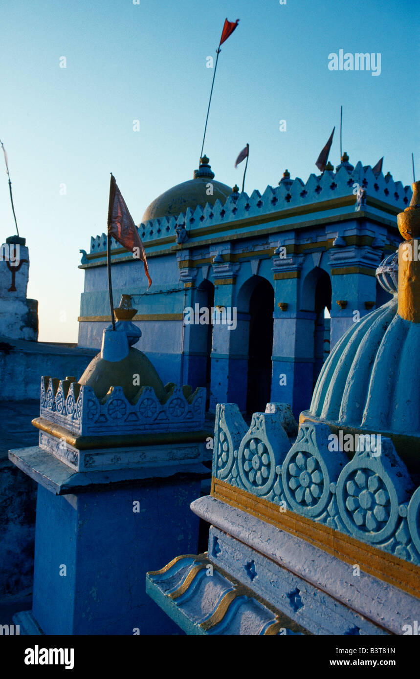 Indien, Gujarat, Kutch. Die Tempelanlage auf Mt Dinodhar, einer der ...