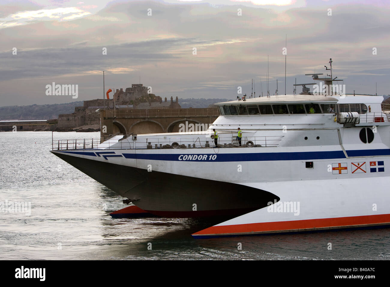 Catamaran ferry condor ferries -Fotos und -Bildmaterial in hoher ...