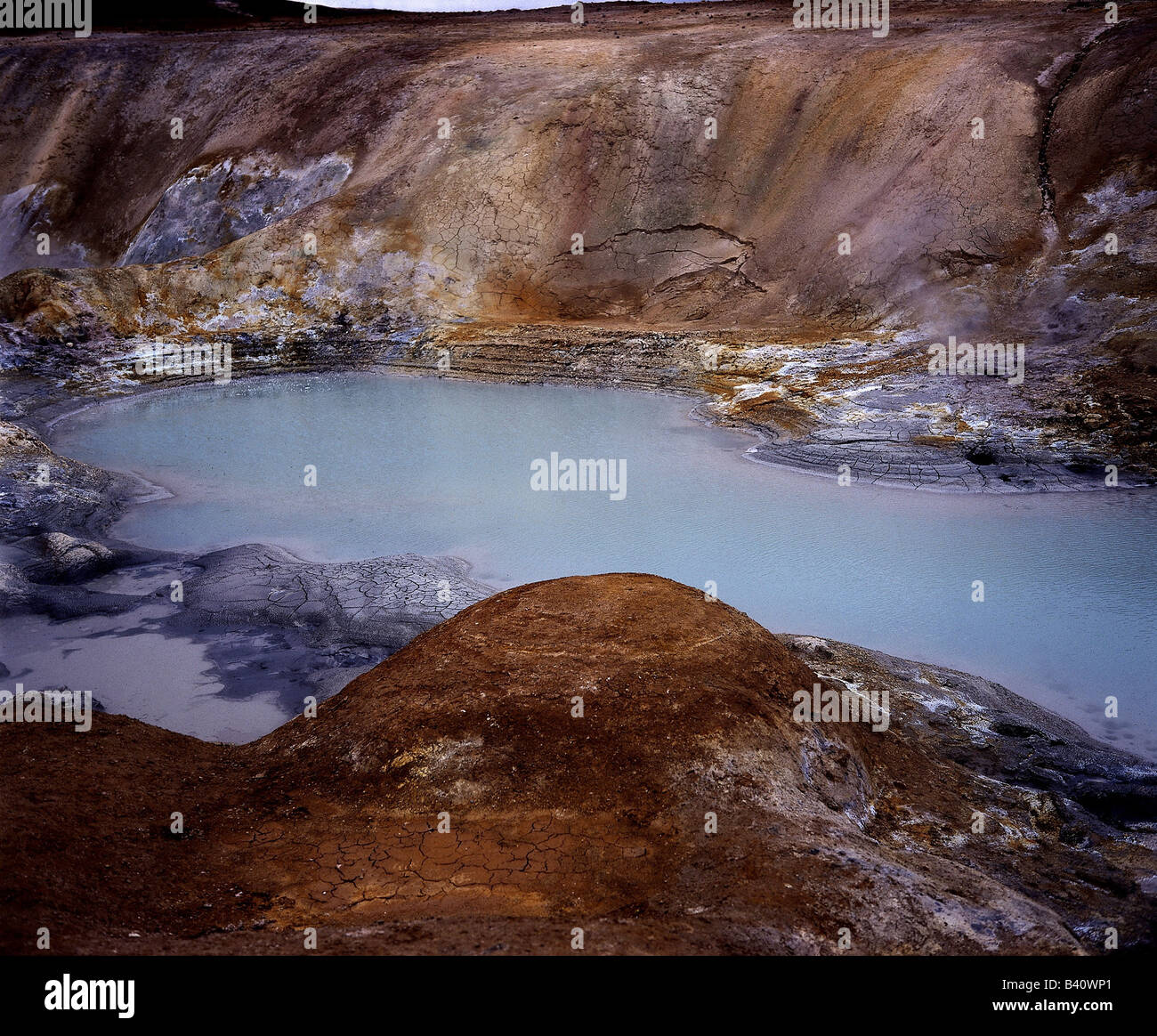 Wasser im solfatara feld von namaskard -Fotos und -Bildmaterial in ...
