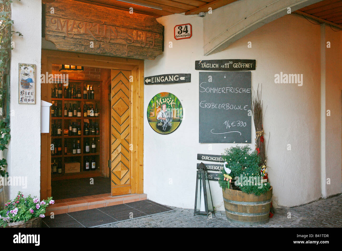 Heuriger vienna -Fotos und -Bildmaterial in hoher Auflösung – Alamy