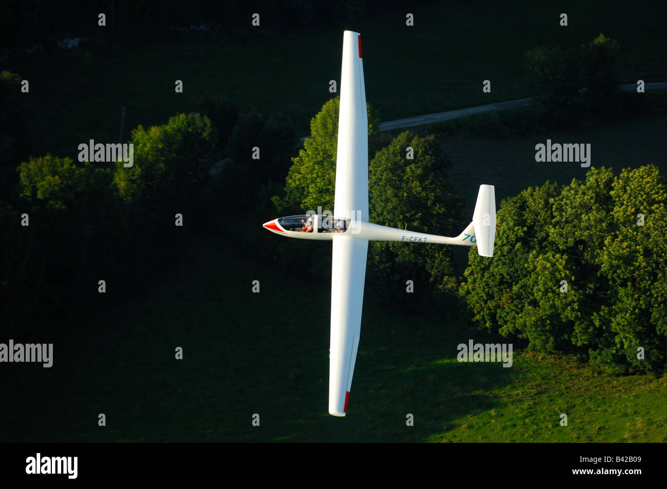 Flugzeug in der sonne -Fotos und -Bildmaterial in hoher Auflösung – Alamy