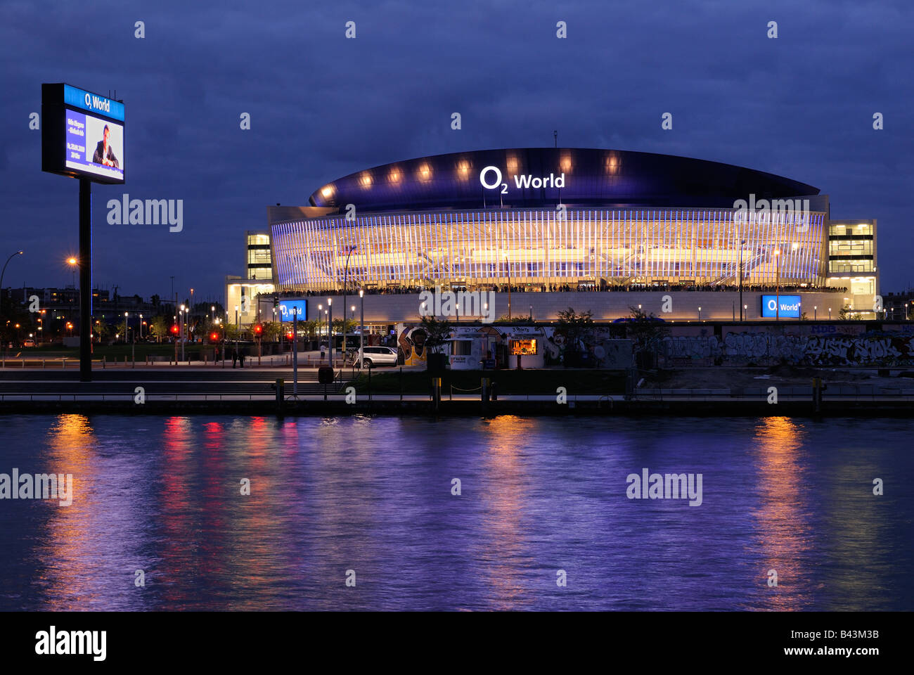 Berliner mauer nacht -Fotos und -Bildmaterial in hoher Auflösung – Alamy
